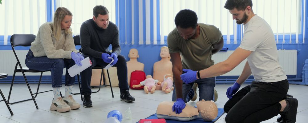 Advanced First Aid Course in Melbourne, Dandenong, Epping | eMedics